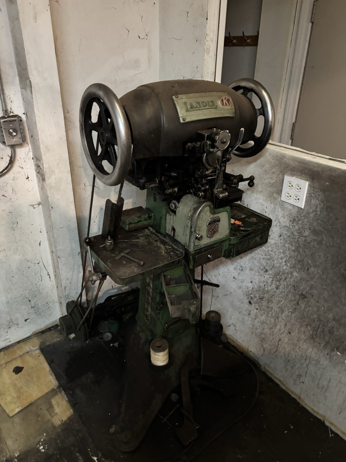 Landis 12 Model G Sole Sewing Machine Vintage shoe repair machinery ...