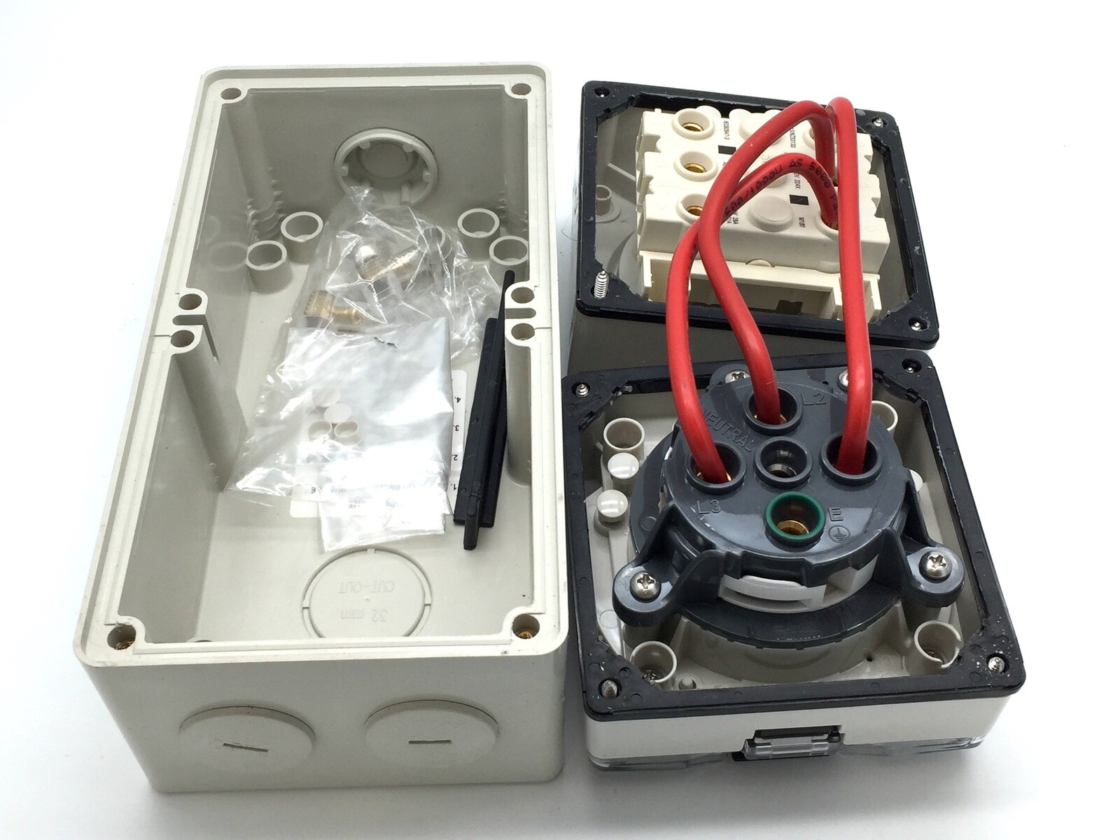 CLIPSAL 56CV532 Switch Socket Outlet 32A Three 3 Phase 5 Pin Combo ...