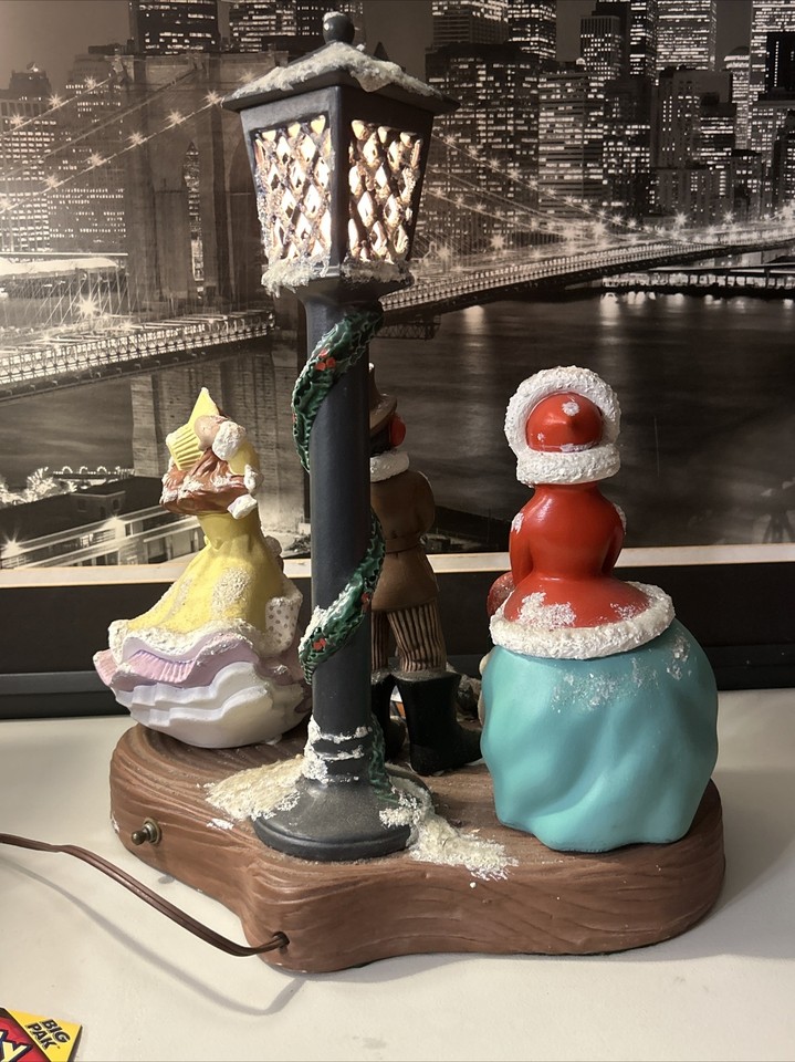 Vintage Atlantic Mold Ceramic Christmas Carolers & Lighted Lamp Post On ...