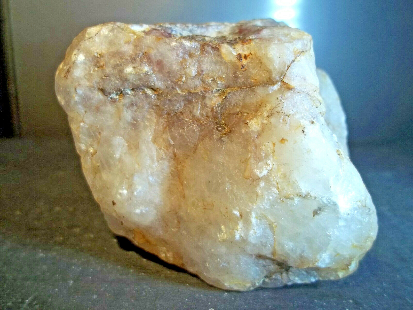 MINÉRAUX. QUARTZITE. ROCHE SILICEUSE MASSIVE. Hautes-Alpes, FRANCE ...