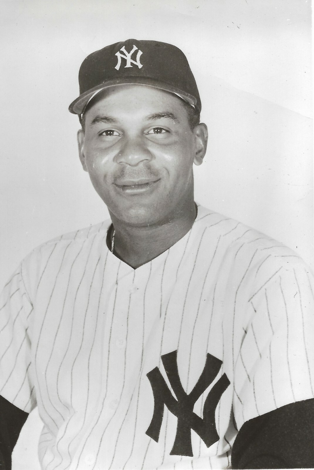 Hector Lopez NEW YORK YANKEES UNSIGNED 4-5/8 x 6-3/4 ORIGINAL STAFF ...