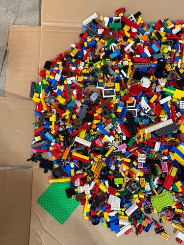 Lego lot of Minifigures and Mixed Bricks | eBay