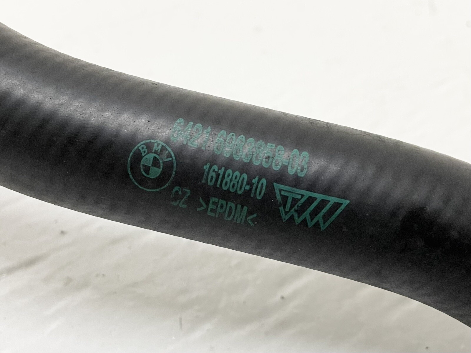 06-15 Genuine OEM BMW E90 335xi HVAC Heater Hose 64216983858 135i 335i ...