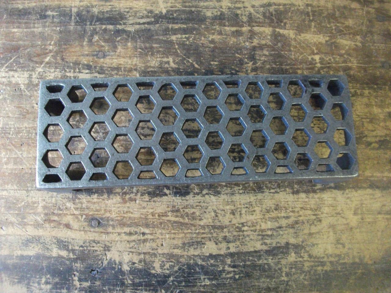 Cast Iron air Brick Vent Air brick Cast NEW Victorian Pattern honeycomb ...