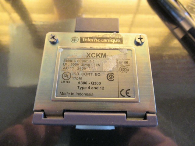 XCKM Telemecanique Position Sensor 60947-5-1 for sale online | eBay
