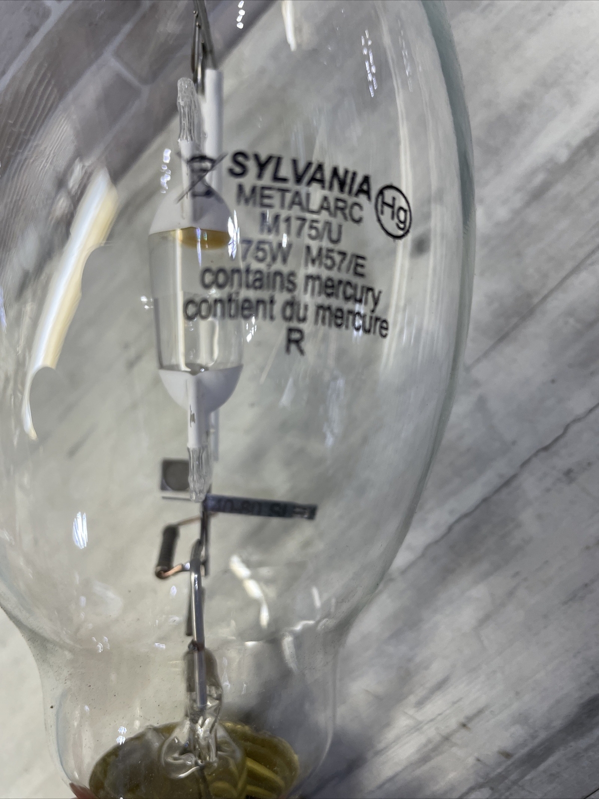 Sylvania M175/U 175-Watt Metalarc Metal Halide Lamp Light Bulb 175W M57 ...