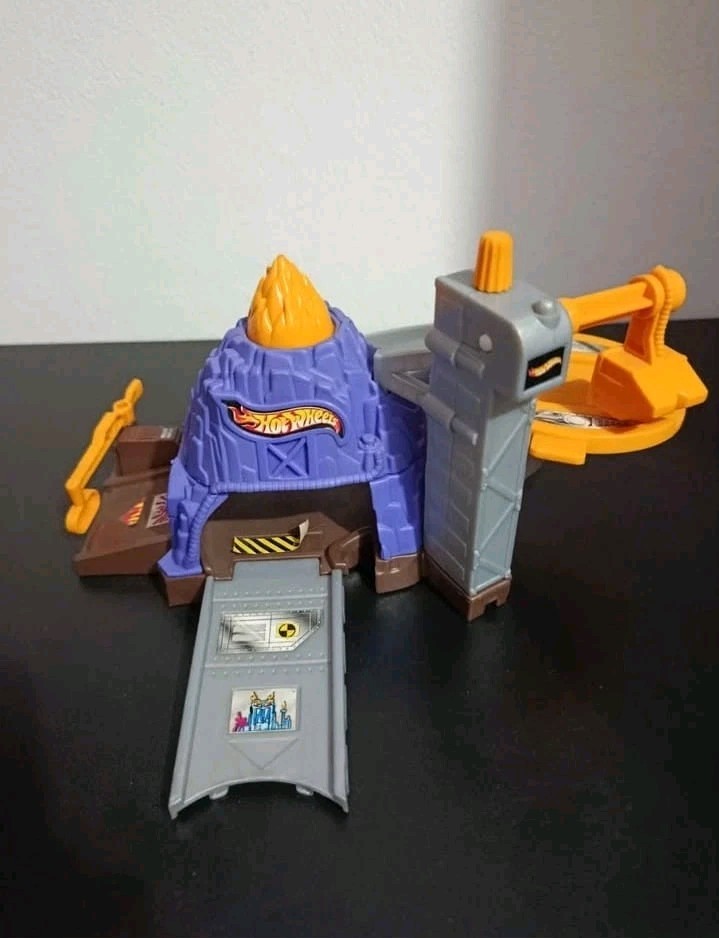 Hot Wheels Lava Land Volcano Blast Play Set 2003 | eBay
