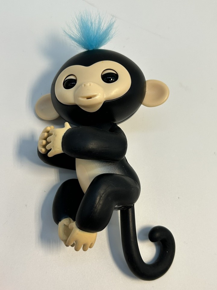 WowWee Fingerlings Interactive Baby Monkey 7 Electric & 3 Mini PVC ...