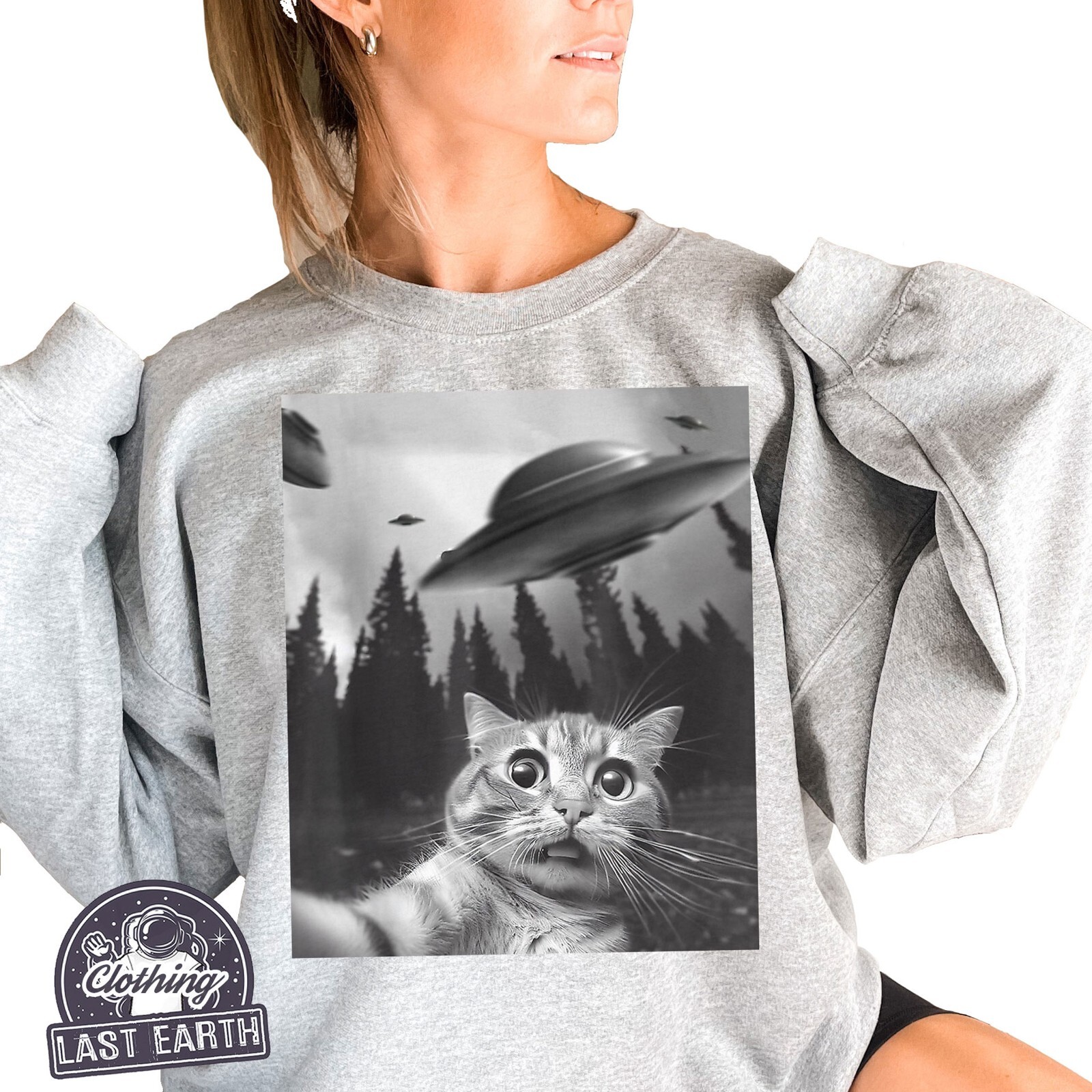 Cat and UFO Sweatshirt Funny Alien Sweater Cat Selfie Vintage Flying ...