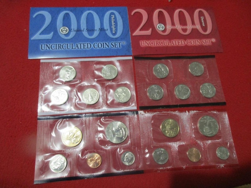 2000 P&D Mint Set. With envelope of issue. Includes 10 State Quarters # ...
