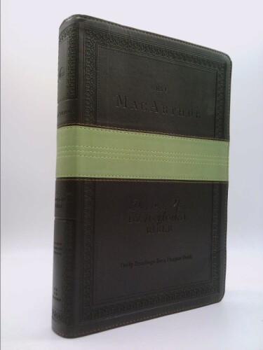 MacArthur Drawing Near Devotional Bible-ESV-Trail Design 9781433538728 ...
