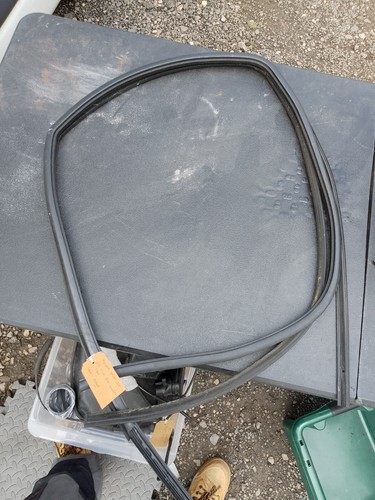Mercedes Sprinter 07-17 O/S Front Right door Window rubber seal trim ...