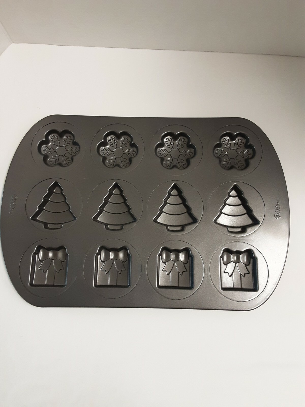 Wilton Non-Stick Holiday Cookie Baking Pan 9 Cavities Snowflakes, Trees ...