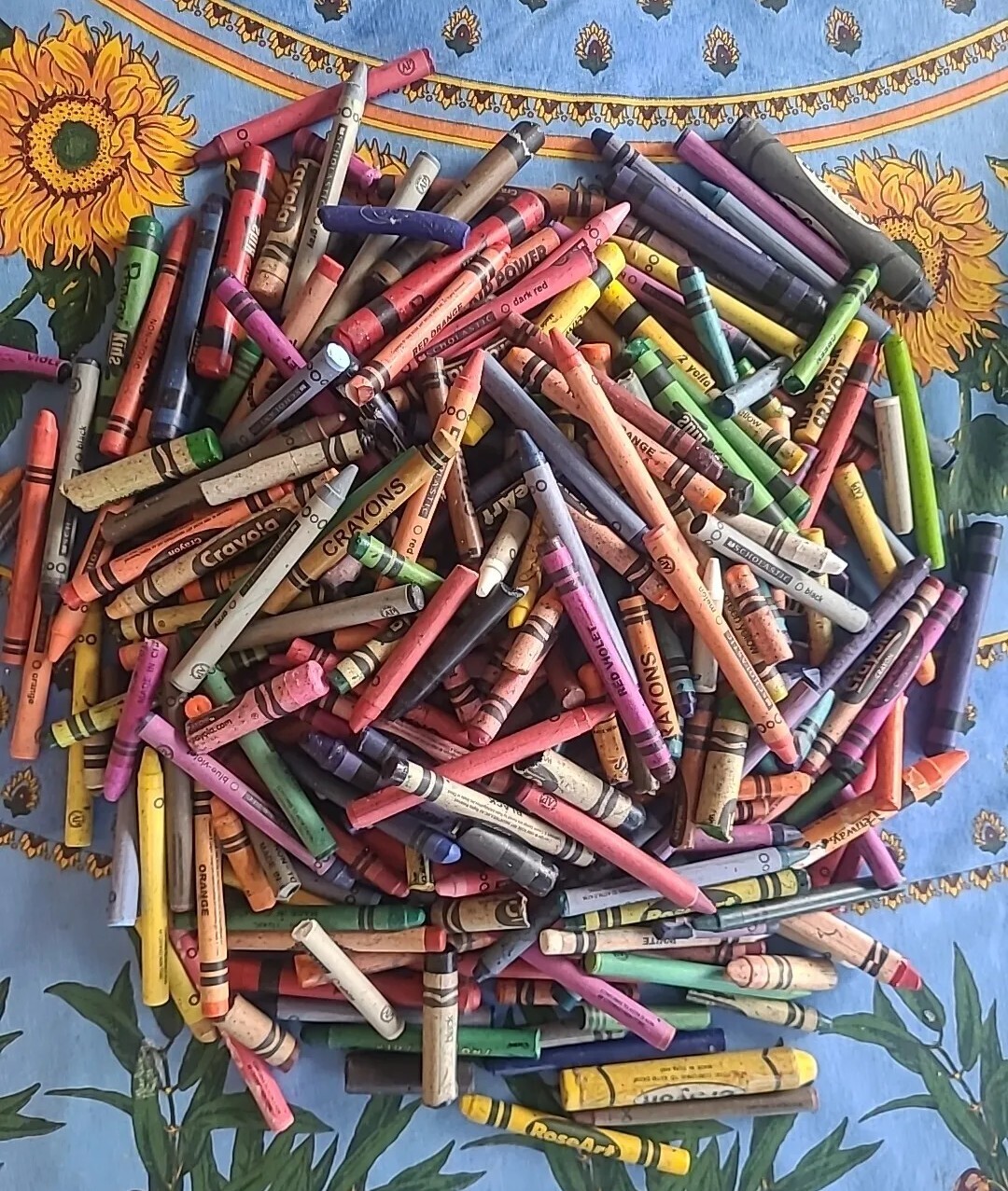 Lot of Crayons 3.5 lb Bulk Crafts Melting Mixed Crayola Rose Art ...