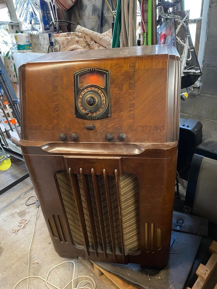 1938 Philco model 38-116 -No scratch cabinet. Refurbished working SW ...