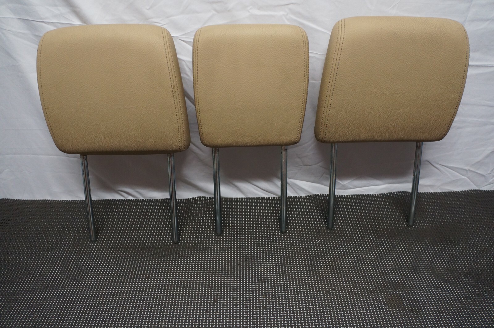 2005-2009 LAND ROVER LR3 OEM REAR BACK SEAT HEAD RESTS HEADRESTS TAN ...