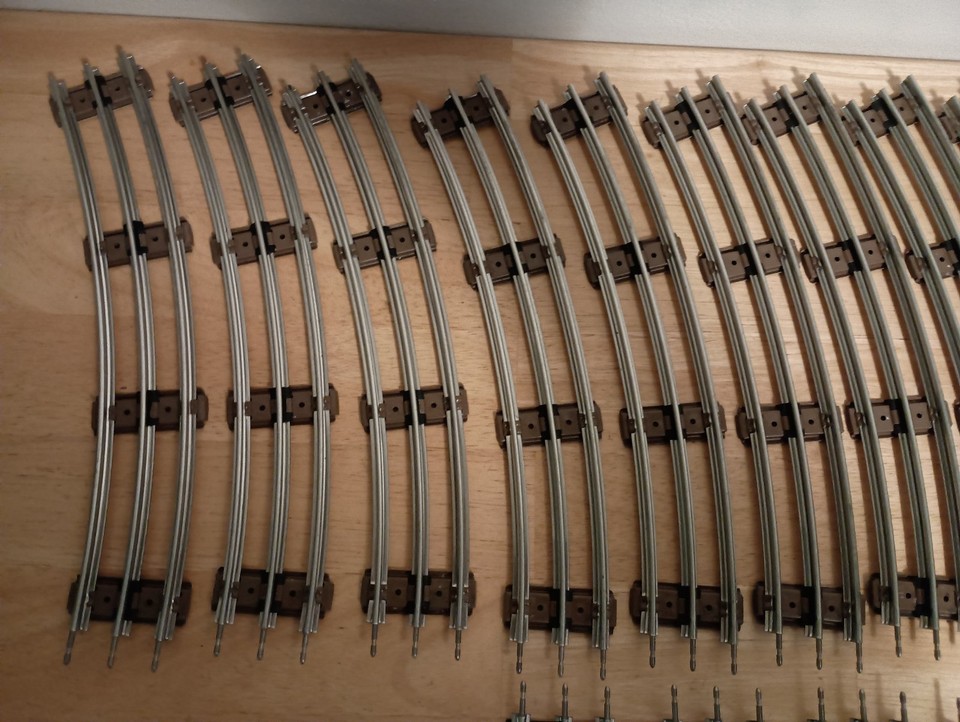 K-LINE - 16 Piece Lot O Gauge Track 4-Straight / 12-Curve 3-Rail Track ...