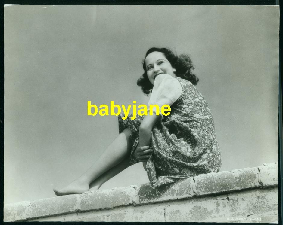 MERLE OBERON VINTAGE 7X9 PHOTO CANDID SITTING ON FENCE BAREFOOT | eBay