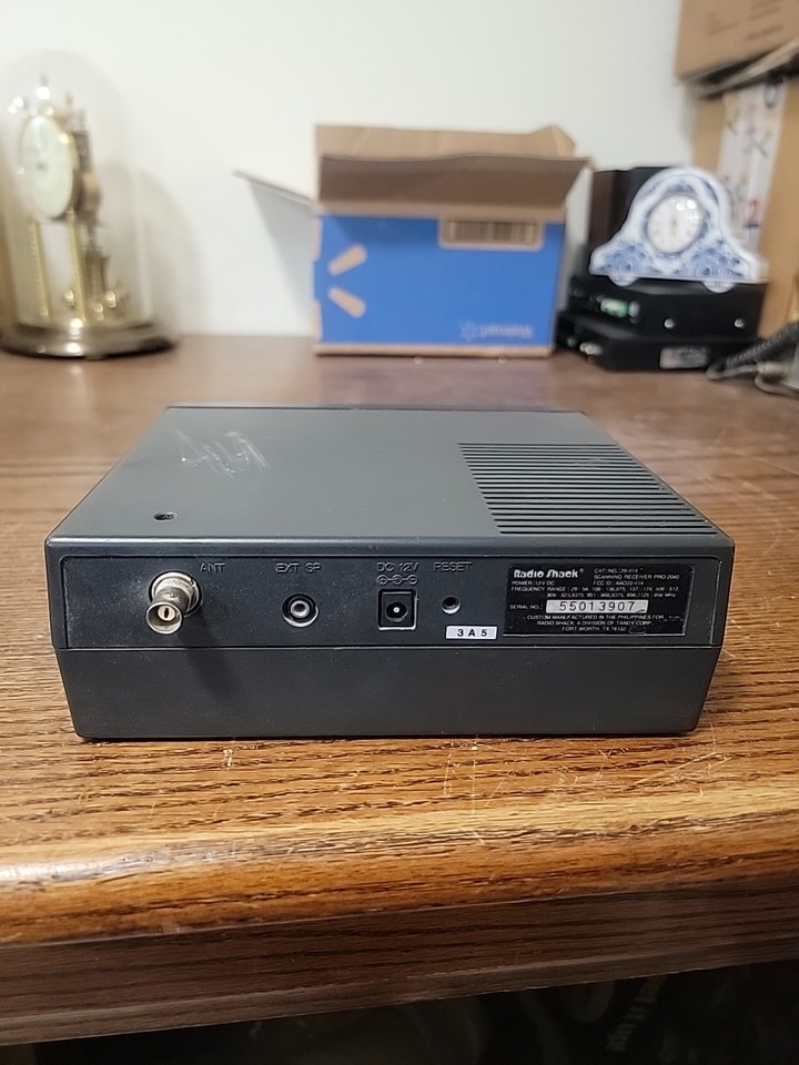 Radio Shack Hyper Scan 800 mHz 100 Channel Pro 2040 Scanning Receiver ...