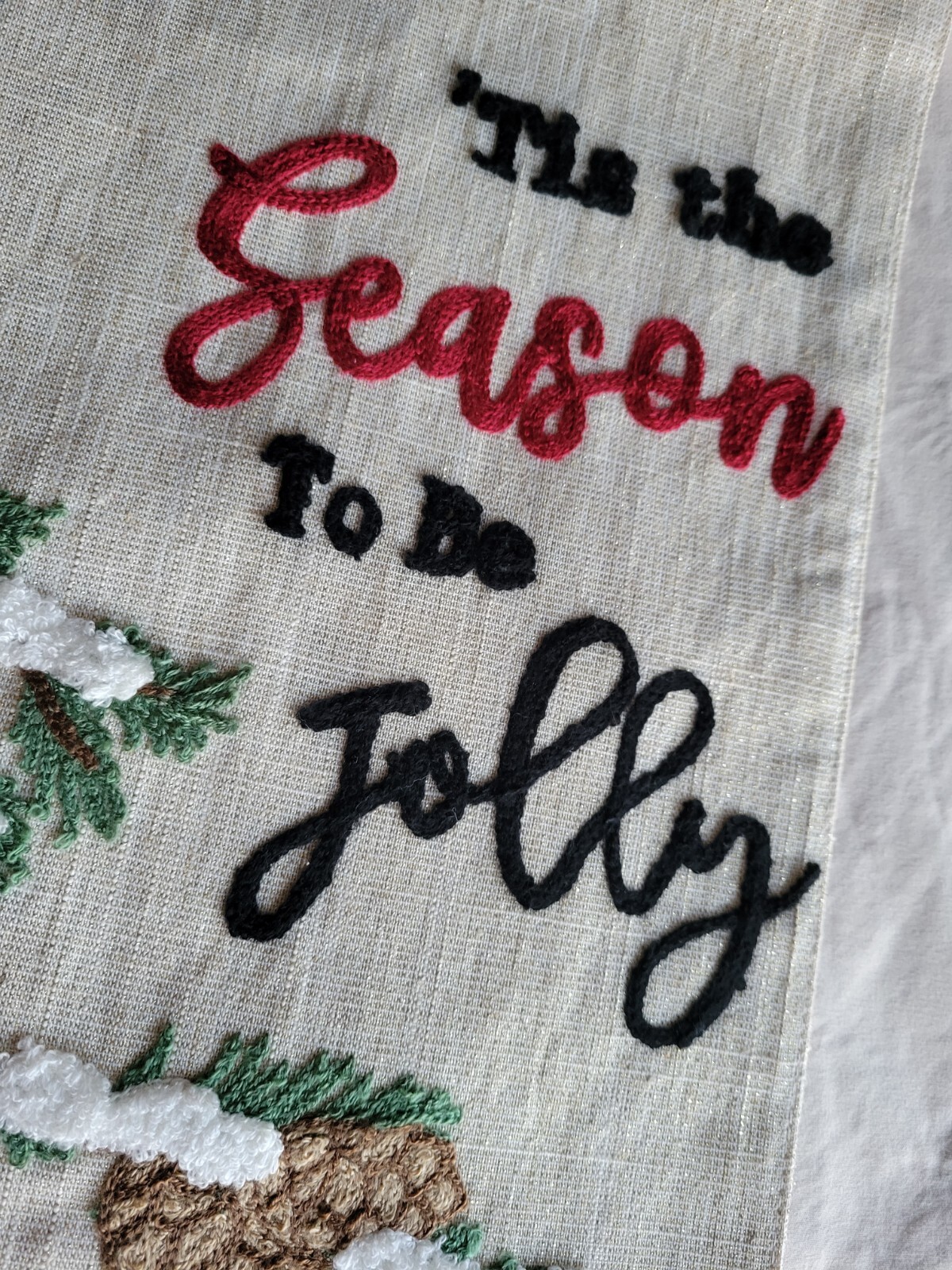 Embroidered Cardinal Polyester/Linen Holiday Table Runner Gold Metallic ...