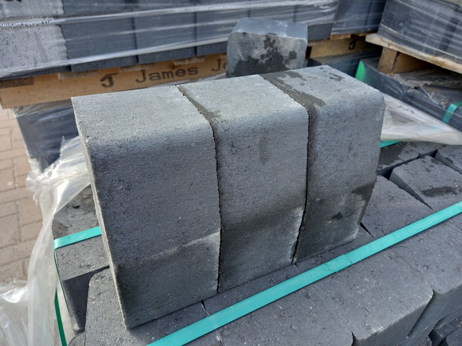 High Kerbs for Driveways / Charcoal KL Key Kerb Block Paving Edgings ...