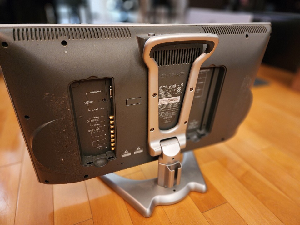 Sharp Aquos Liquid Crystal TV Model LC-20B6U-SM Excellent | eBay