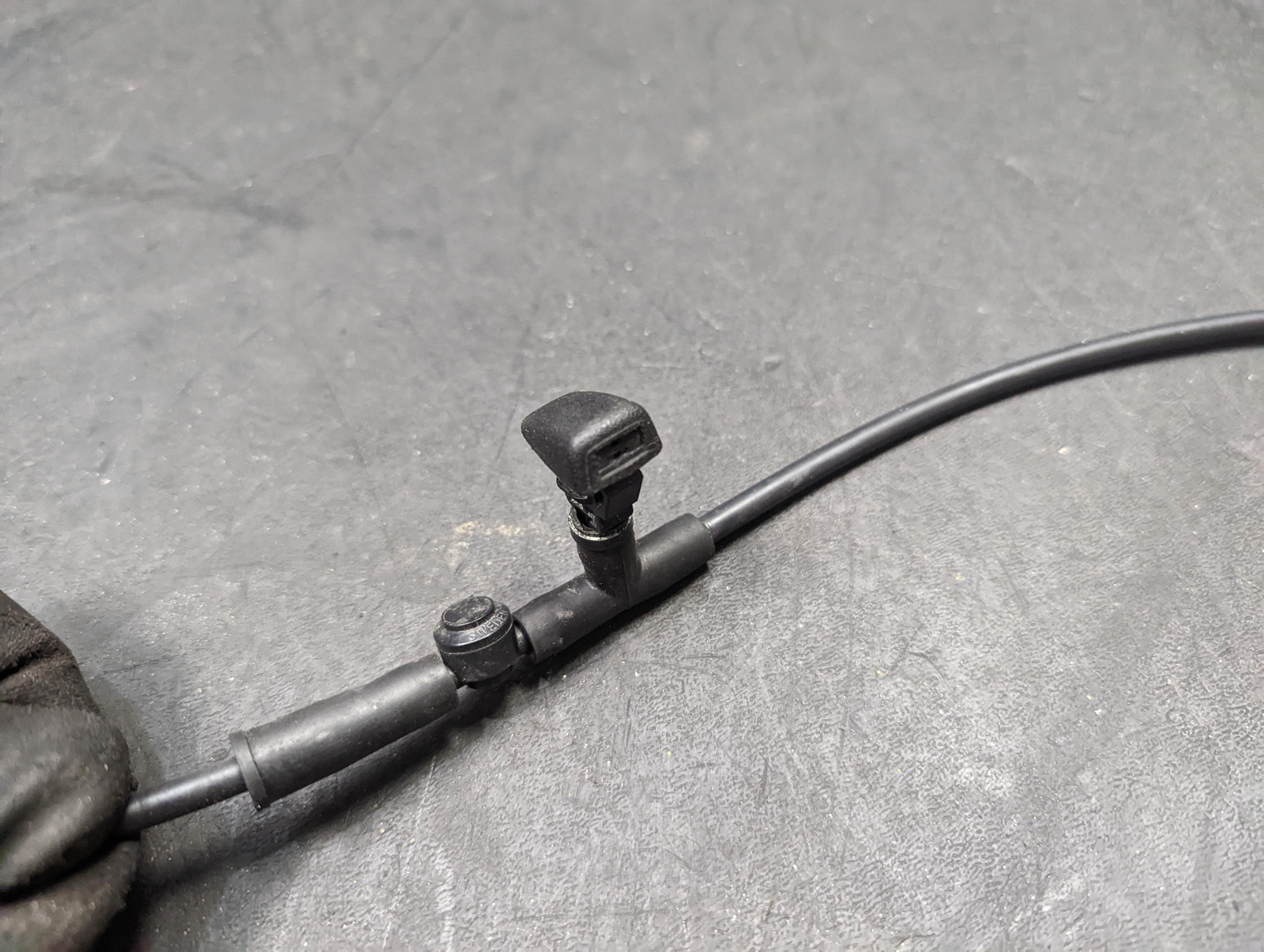 Front Windshield Washer Nozzles w/ Hose 2019 Chevrolet Equinox 95429754 ...
