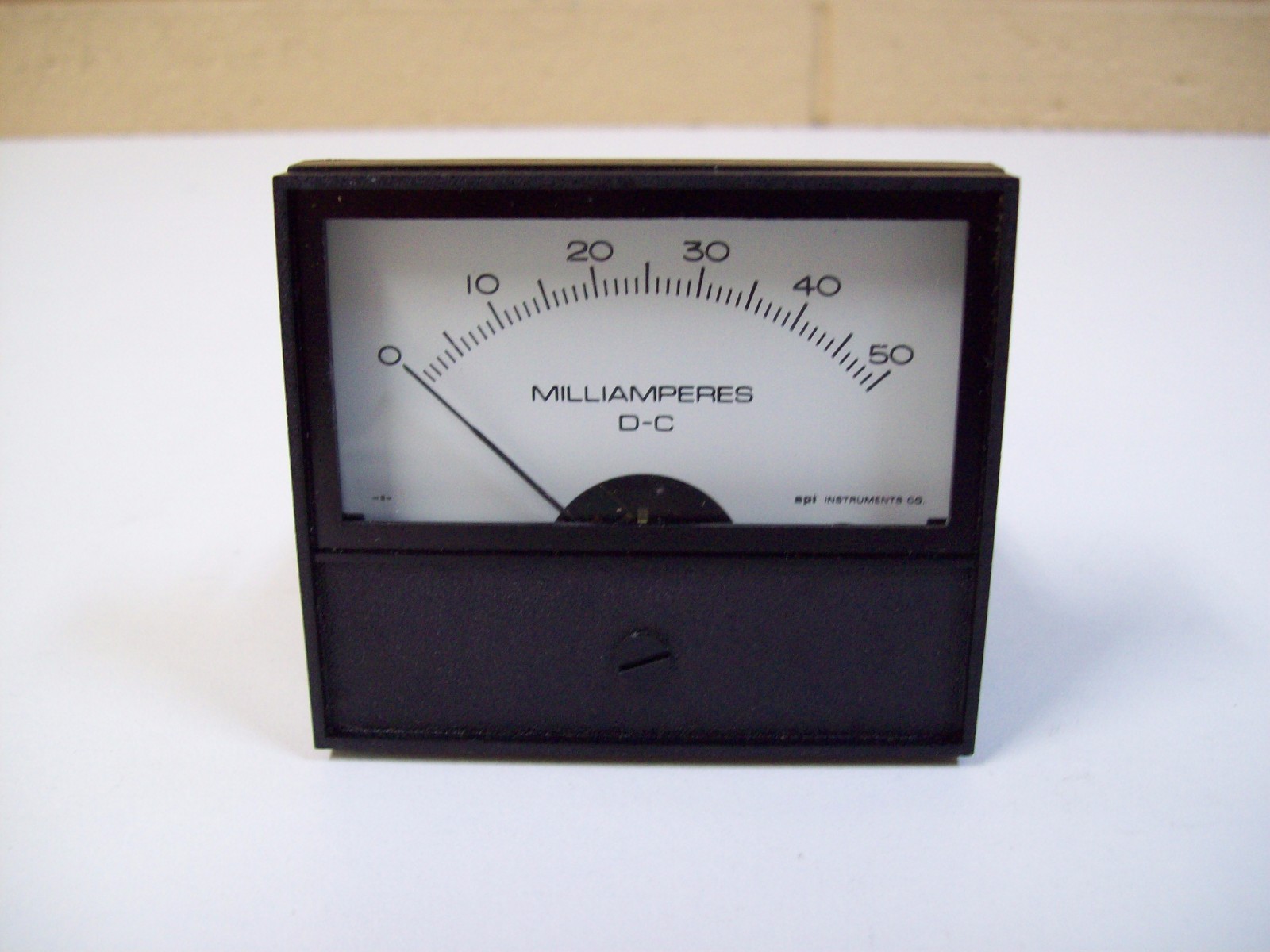 API 7025 SHIELDED MILLIAMPERES D-C METER 0-50 R5-5703-0000 - NEW - FREE ...