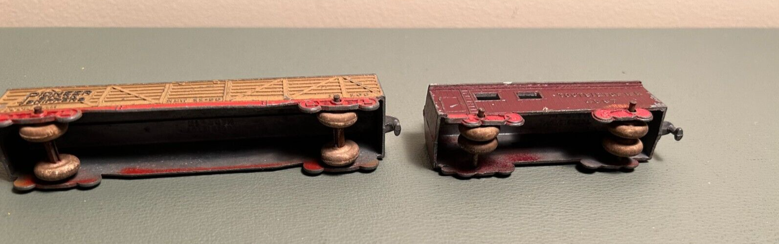 TOOTSIETOY METAL TRAIN PENNSYLVANIA ENGINE SINCLAIR TANKER MORE 6 ...