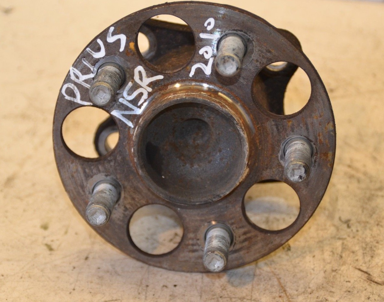 Toyota Prius Wheel Hub Left Rear Prius 1.8 Rear Wheel Hub 2010-2015 Nsr ...