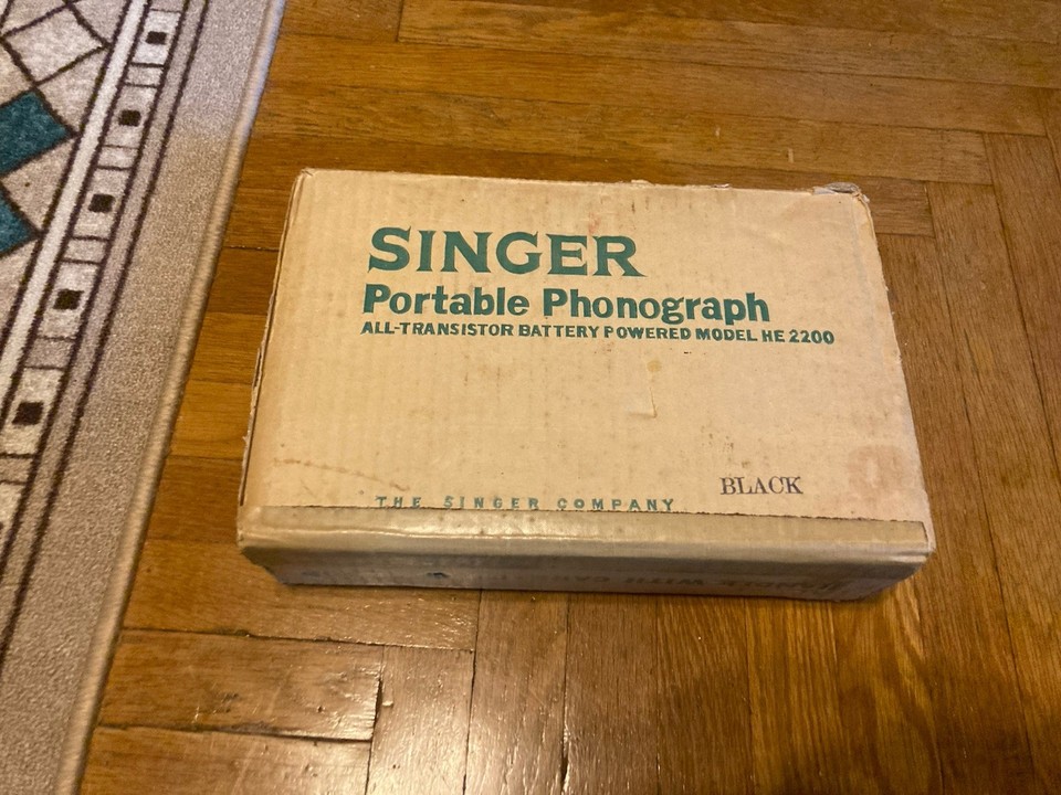 Vintage 1960s Singer Portable Battery Turn Table Record Player With Box ...