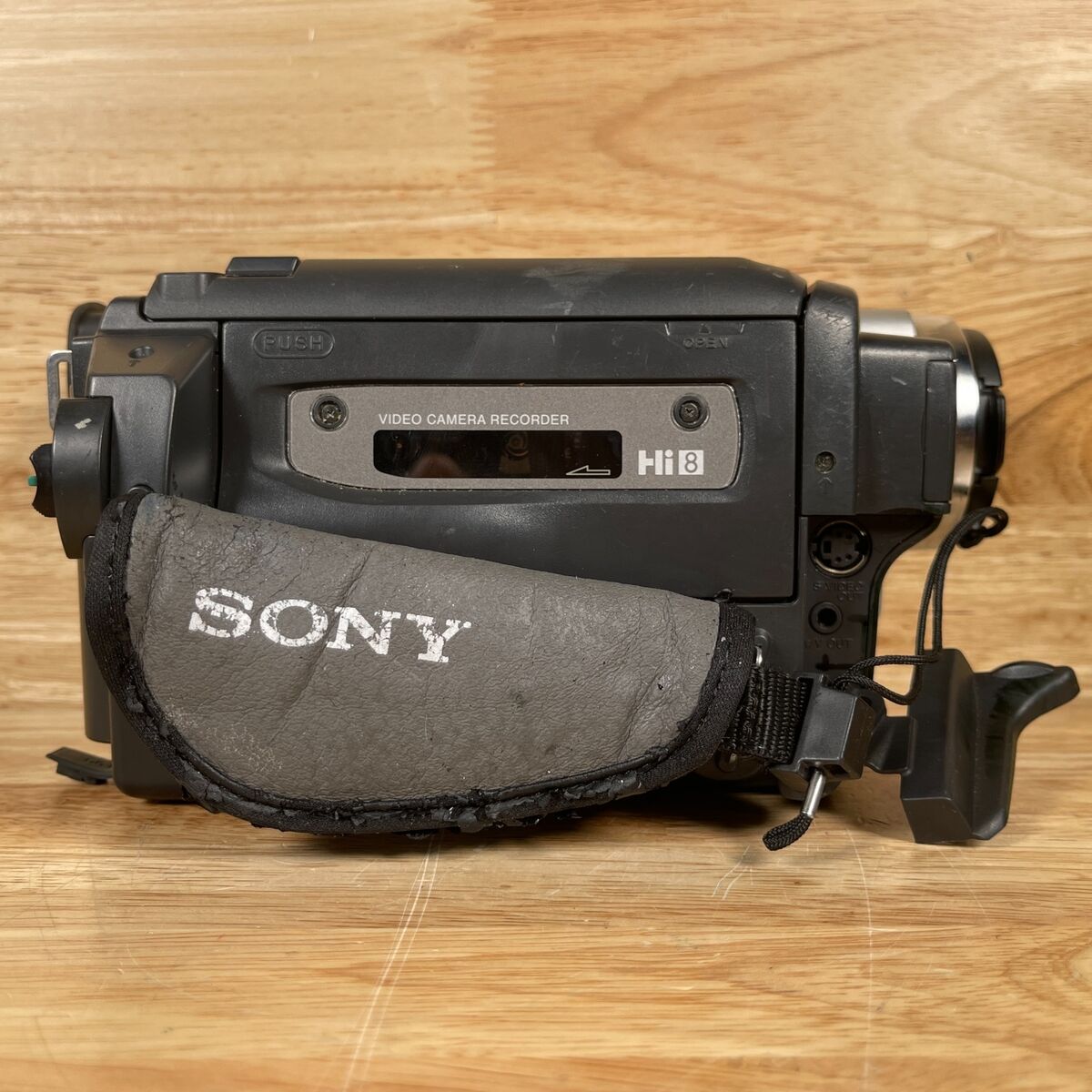 Sony Handycam CCD-TR818 Silver Hi8mm 460x Digital Zoom Sony Handycam CCD-TR818 Silver Hi8mm 460x Digital Zoom