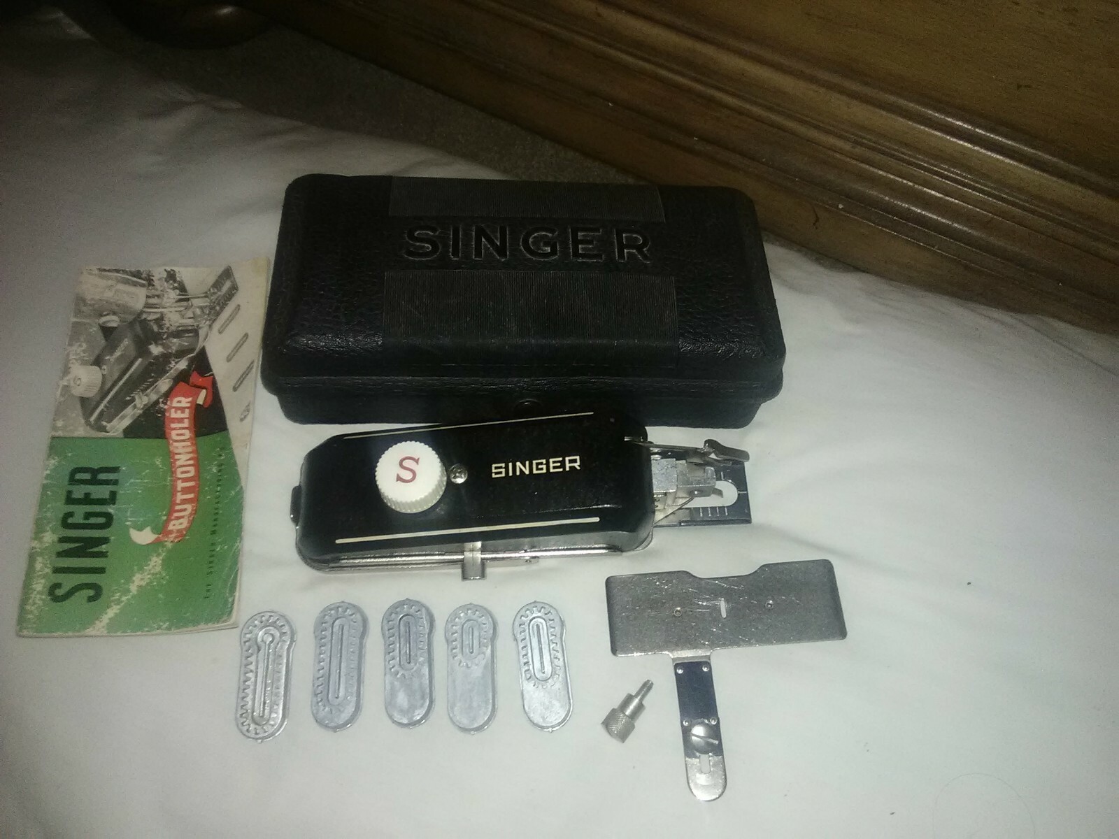 Singer buttonholer for low shank sewing machines with all five template ...