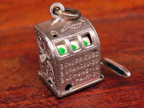 Vintage silver MOVABLE LAS VEGAS SLOT MACHINE SOLID charm 13 MM HEIGHT ...
