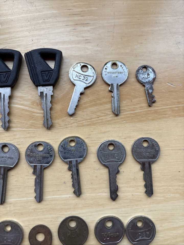 24 X Old Vintage Keys Job Lot Union Yale Car House Gate Locks And Mixed Keys H | eBay UK