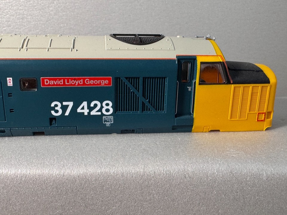 CLASS 37 LARGE LOGO LOCO BODY 37428 VI TRAINS (LIMITED EDITION) OO ...