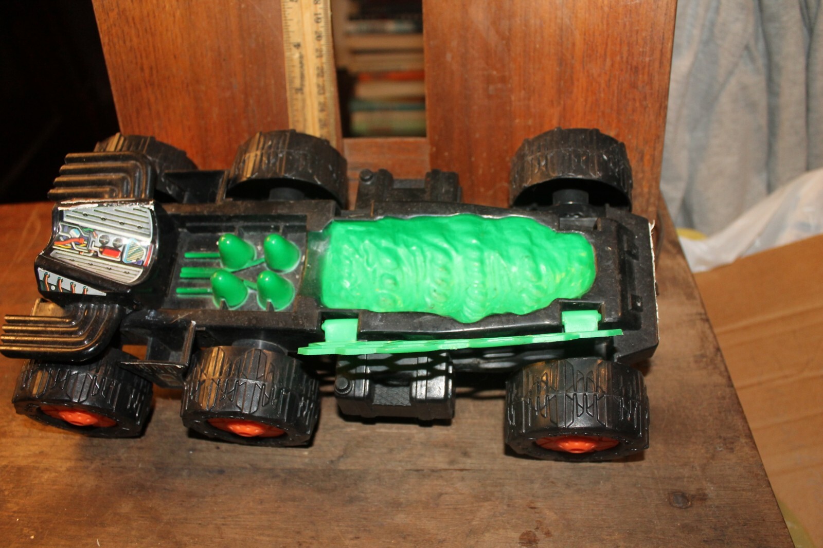 Mattel Hot Wheels Attack Pack Slime Evil Rat Cement Truck Chassis Part ...