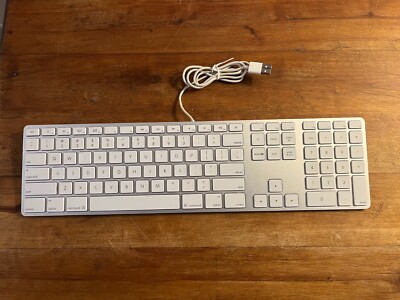 Apple A1243 Wired Keyboard with Numeric Keypad A1243 MB110LL/B | eBay