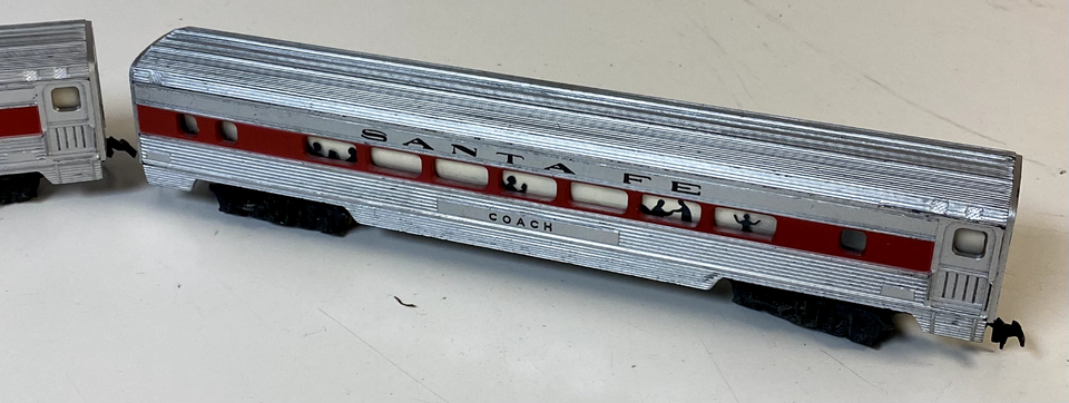 Three Vintage HO Scale Santa Fe Coach Passenger Cars Tyco lighted ...