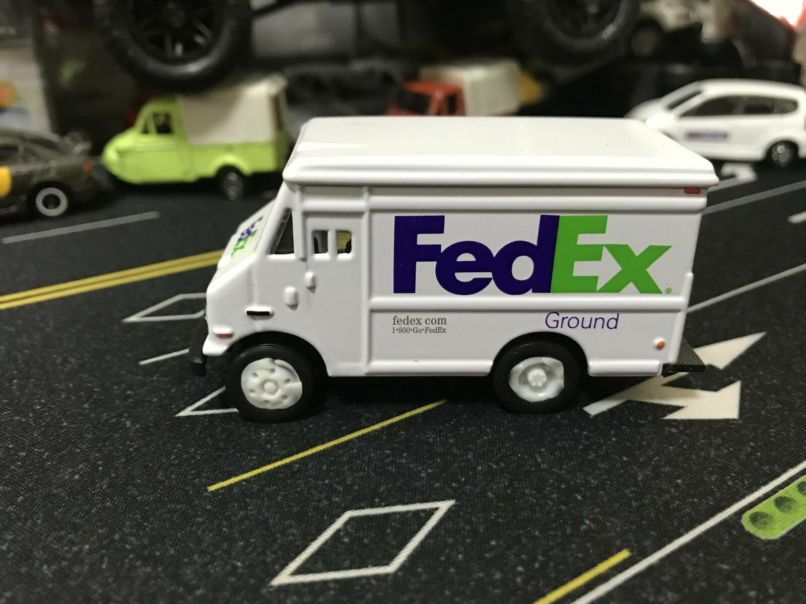 Mini Fedex Truck Van Model Toy 7.5 CM Length Wheel Flaw Collection ...