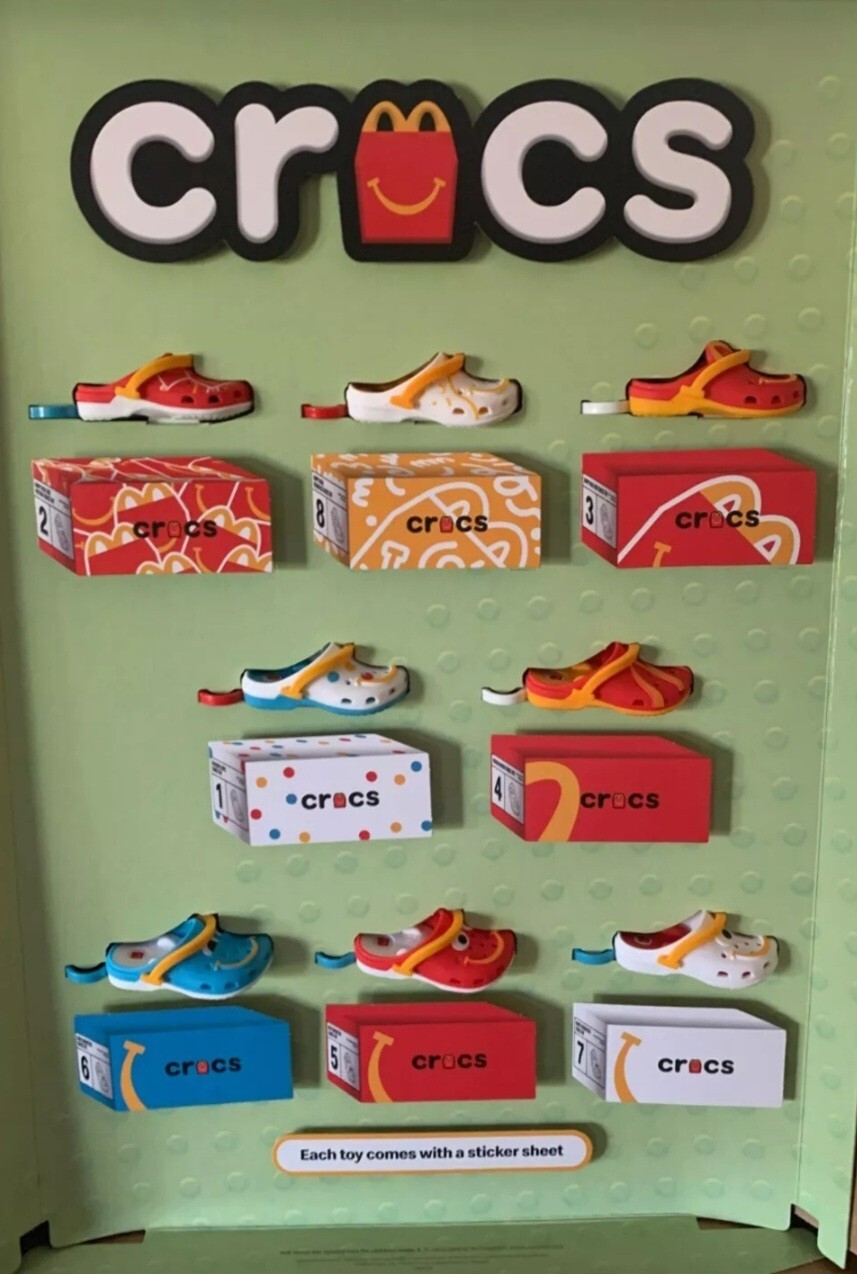 MCDONALD'S 2024 CROCS KEYCHAIN TOYS COMPLETE SET OF 8 TOYS. ALL NIP!!