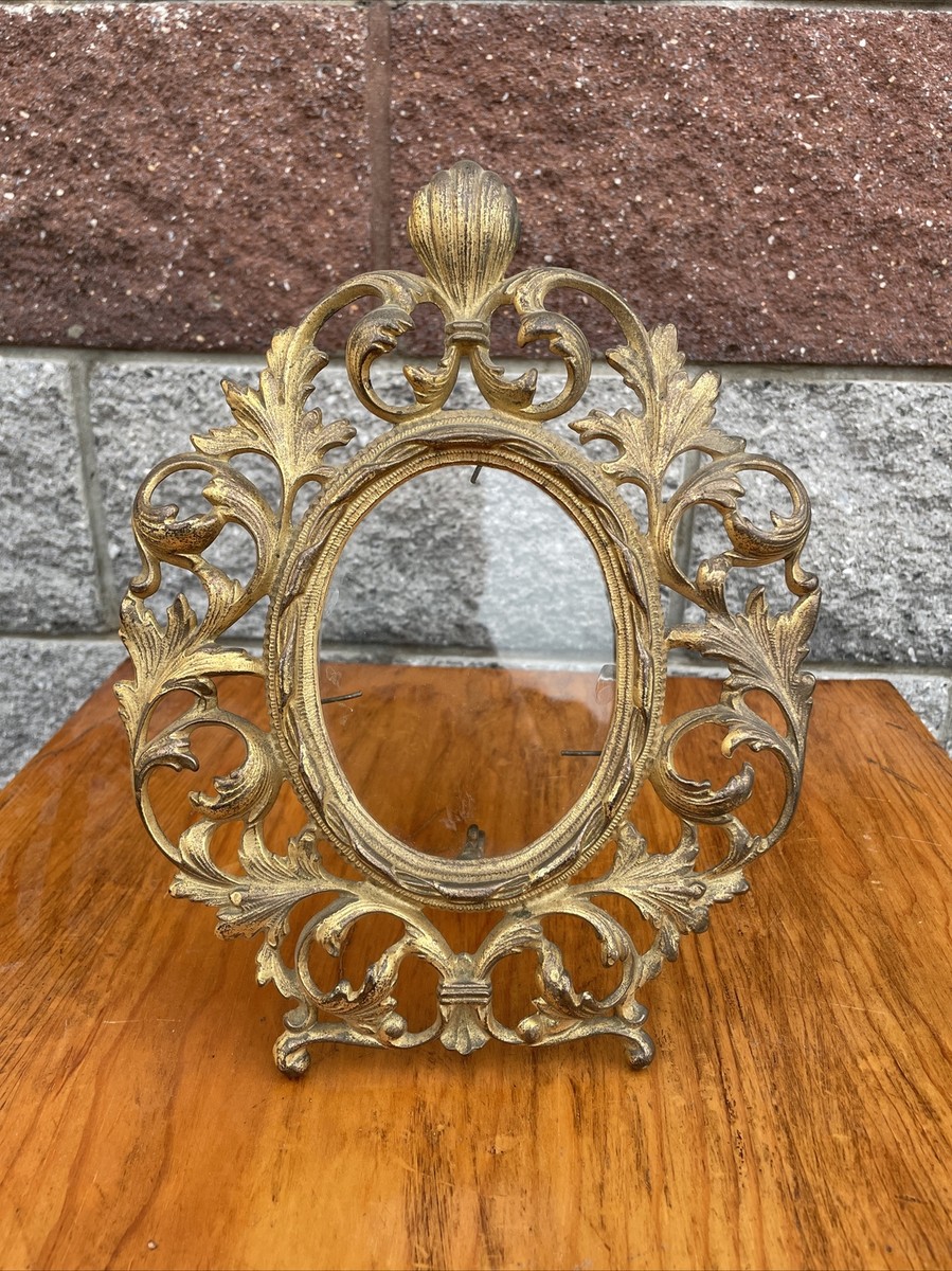 Fancy Oval Picture Frame