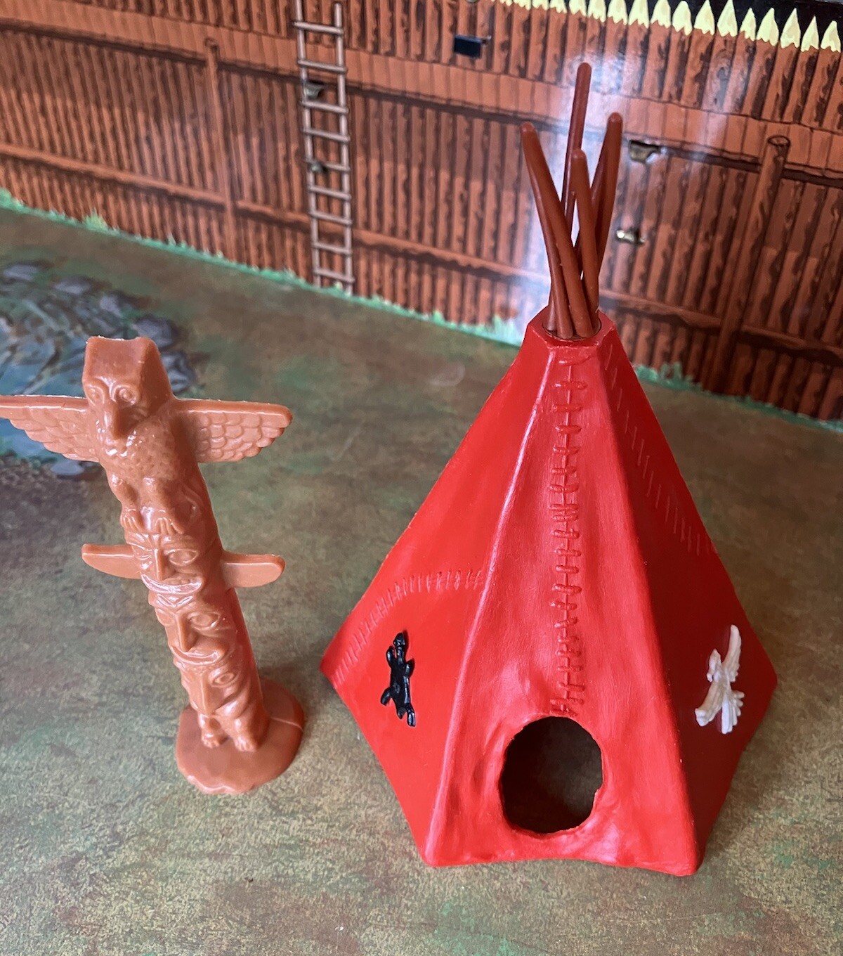 1968 MARX FORT APACHE Carry All Action Tin Case #4685 - Mostly Complete ...