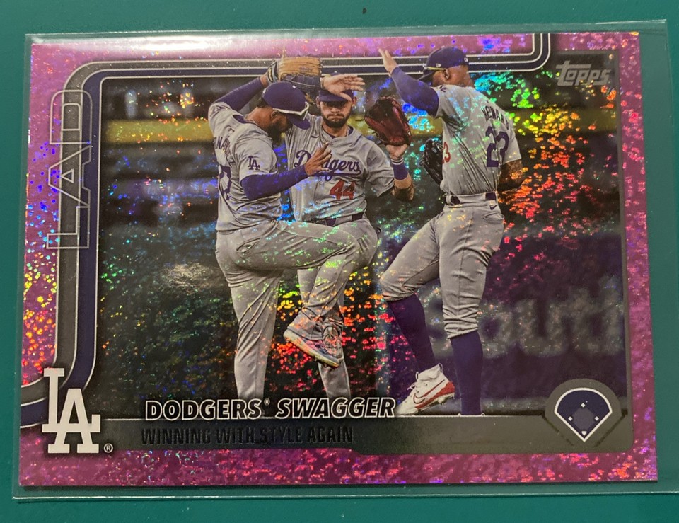 2025 Topps Series One #302 - Pink Halo Sand Refractor - LA Dodgers Team ...