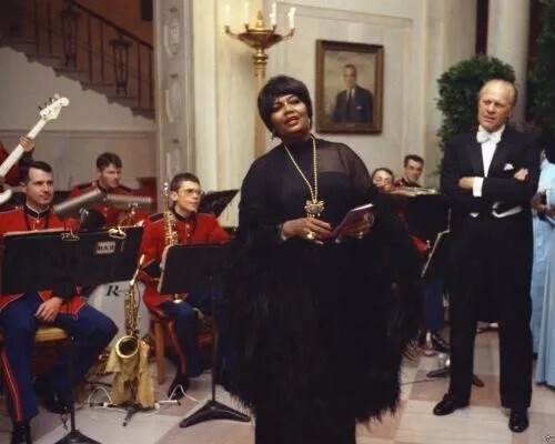 A President Gerald Ford Watches Pearl Bailey Sing At White House 8x10 ...