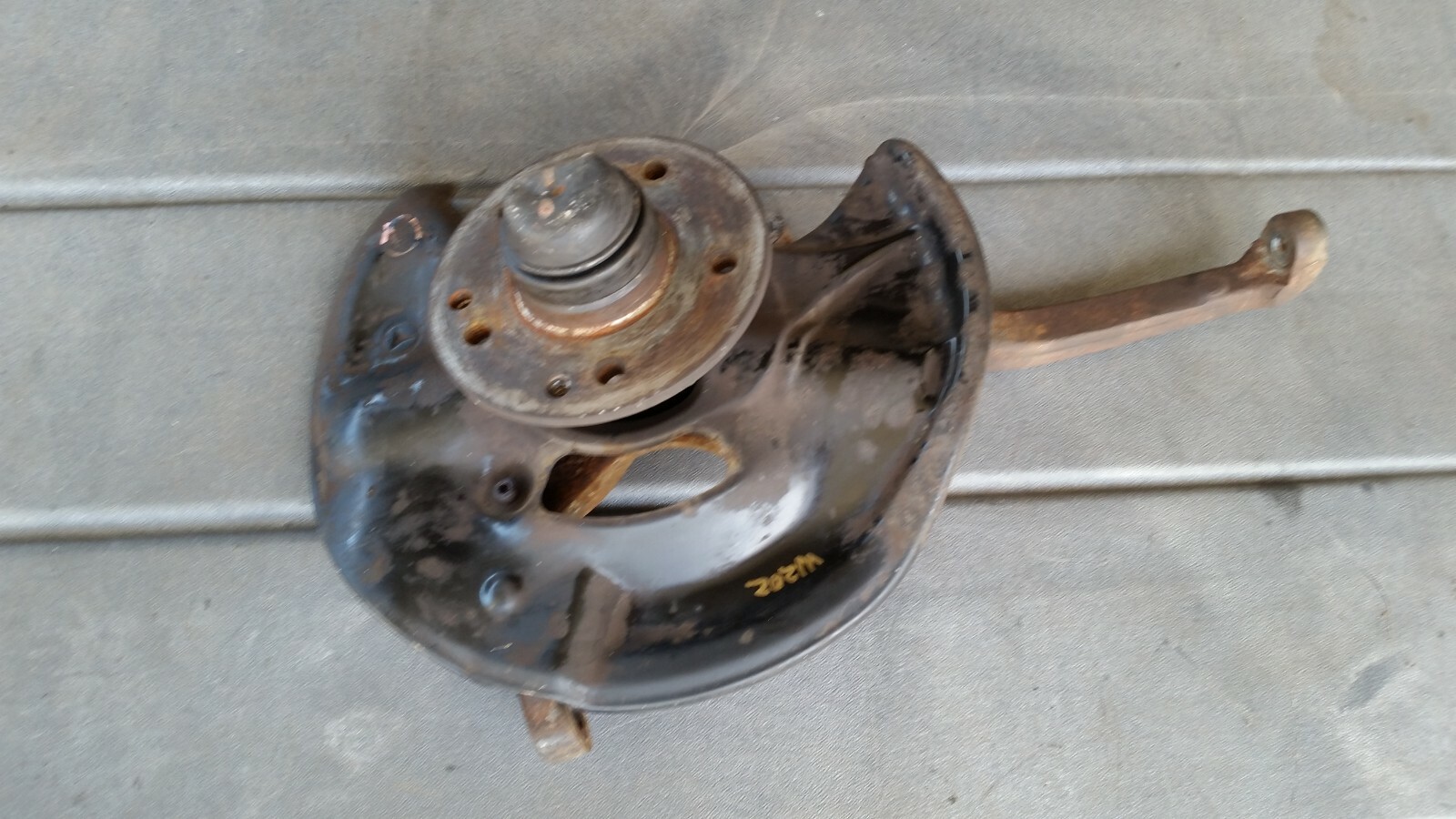 MERCEDES W170 W202 W208 AMG LEFT FRONT WHEEL SPINDLE KNUCKLE HUB ...