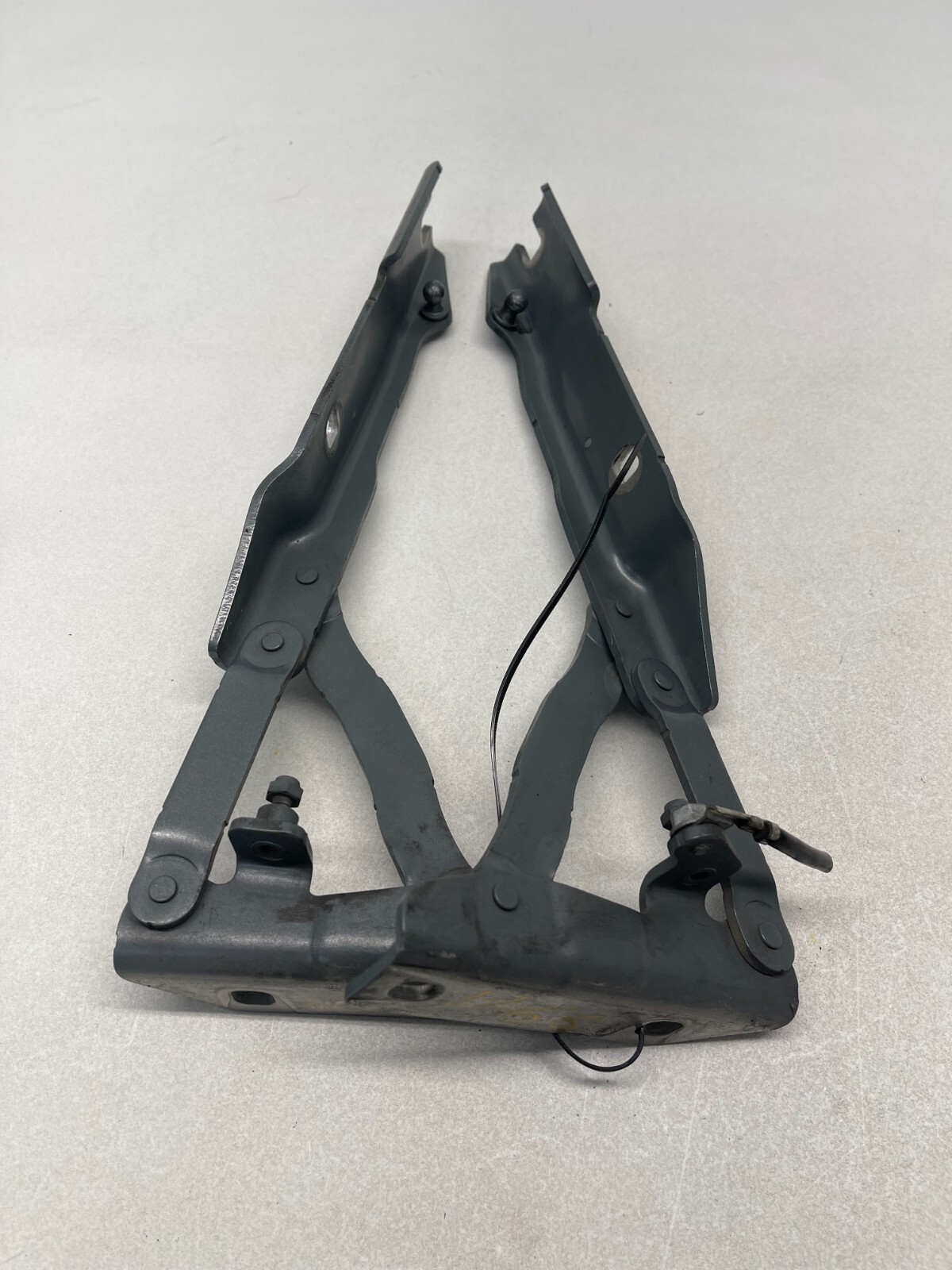 2004-2010 BMW 525I 528I 530I HOOD BONNET HINGES HINGE BRACKET FRONT ...