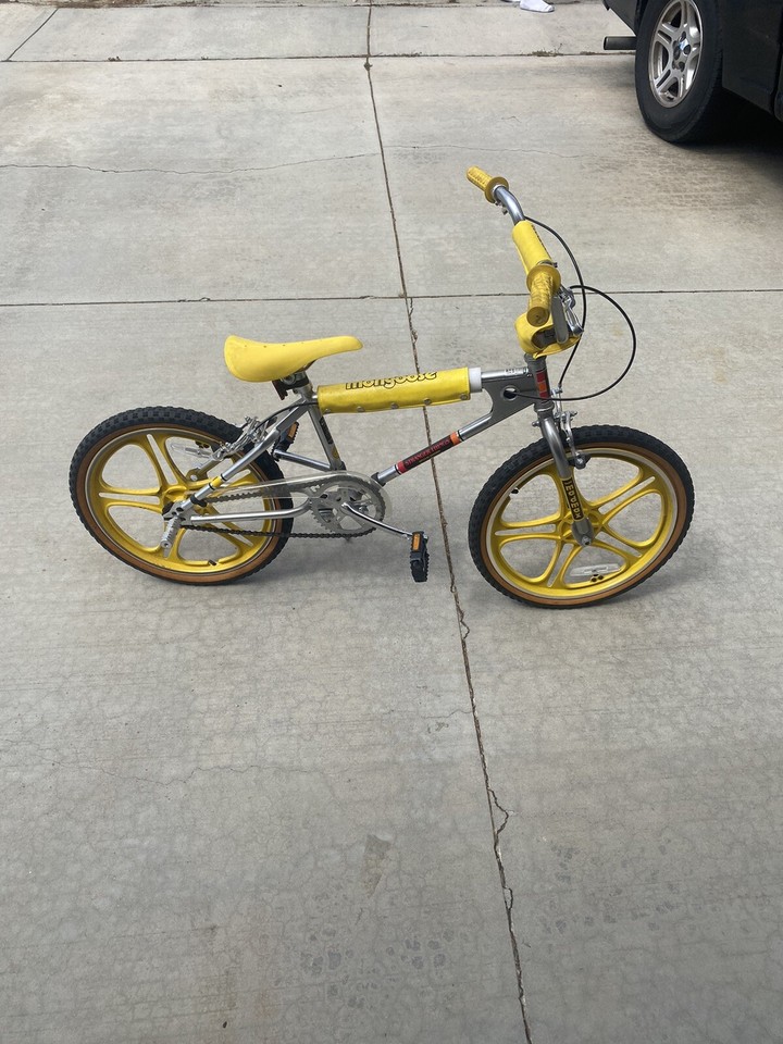 Mongoose Max Netflix Stranger Things 20 inch BMX Bike - Yellow | eBay