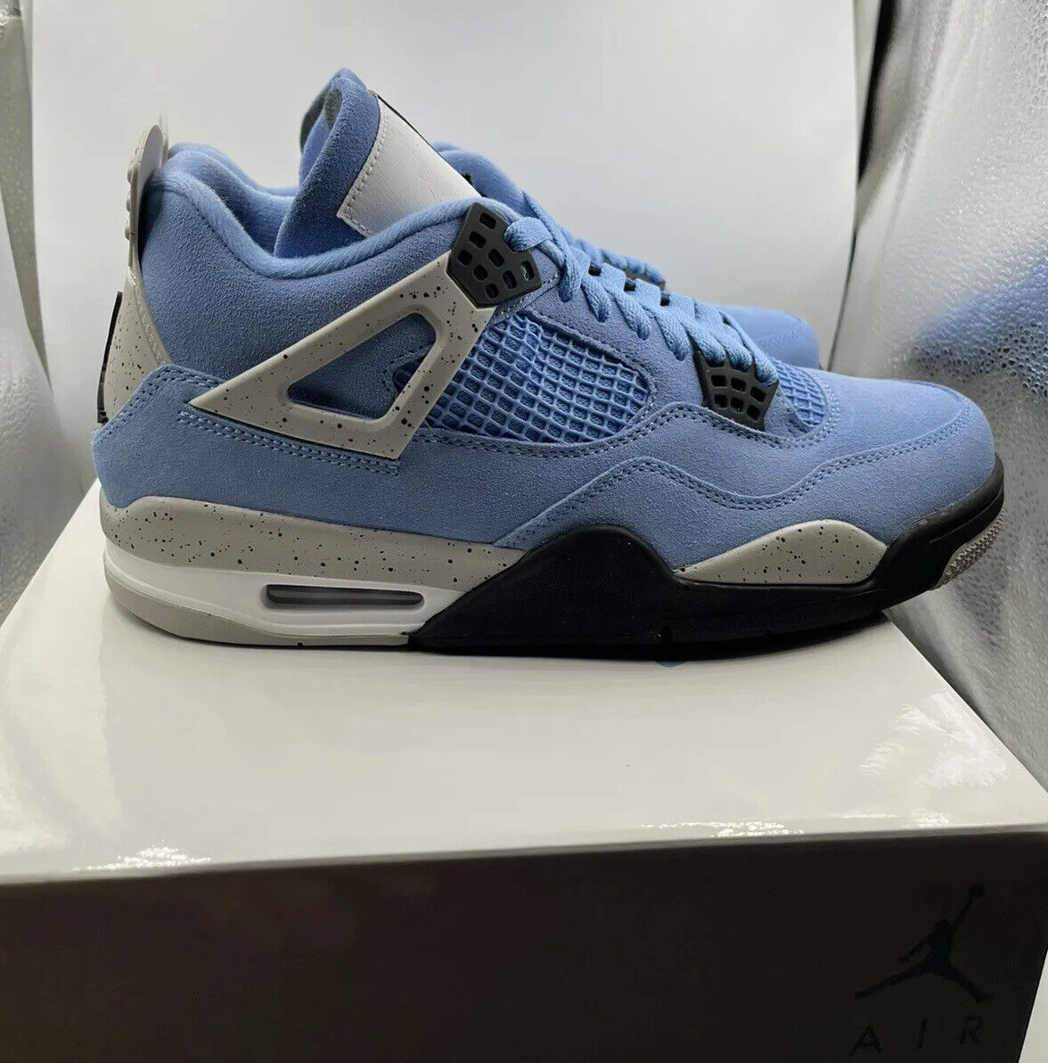 Size 9.5 Jordan 4 Retro University Blue UNC North Carolina Size 9.5 Jordan 4 Retro University Blue UNC North Carolina