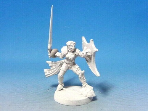 WotC Chainmail Miniatures Game Female Paladin 28mm Dungeons & Dragons D ...